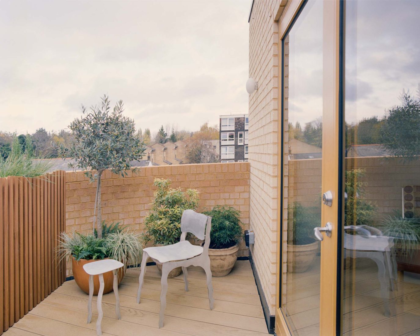 NIKJOO completes ‘playful’ curved infill scheme in north London